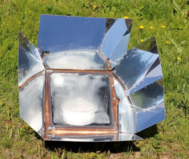 Four solaire : fonctionnement, avantages et inconvénients
